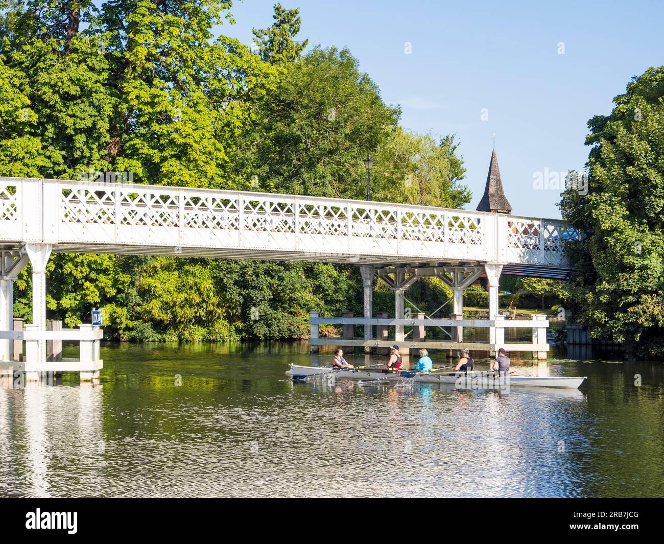 Rowers on the River Thames with, Whitchurch Bridge, Church Spire ...