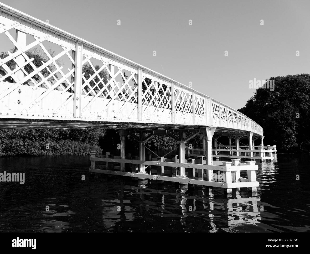 Black and White Landscape of Whitchurch Bridge, Pangbourne, Berkshire ...