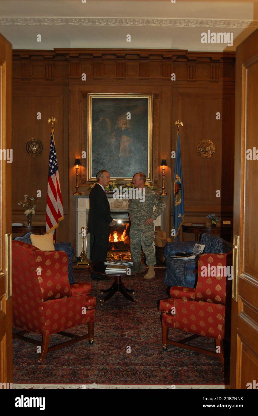 Secretary Dirk Kempthorne receiving visit at Main Interior from ...