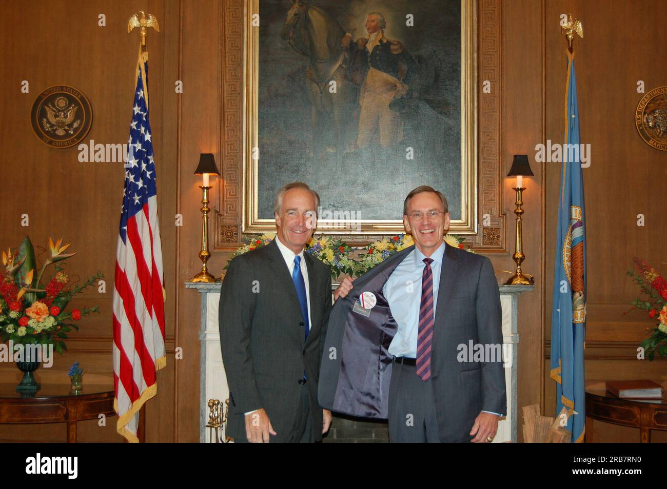 Former defense chief hi-res stock photography and images - Alamy