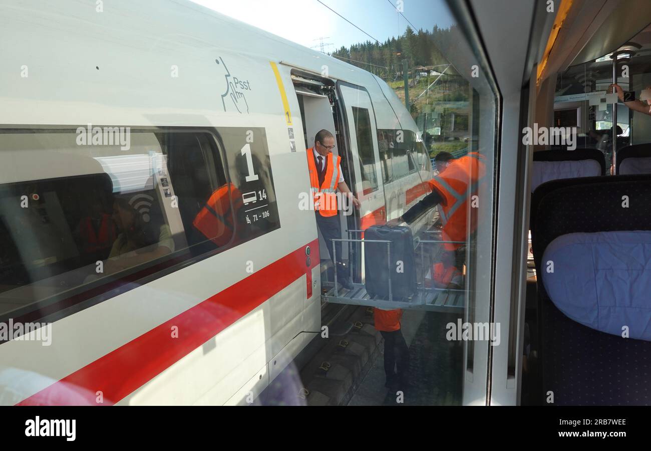 Train load on bridge hi-res stock photography and images - Alamy