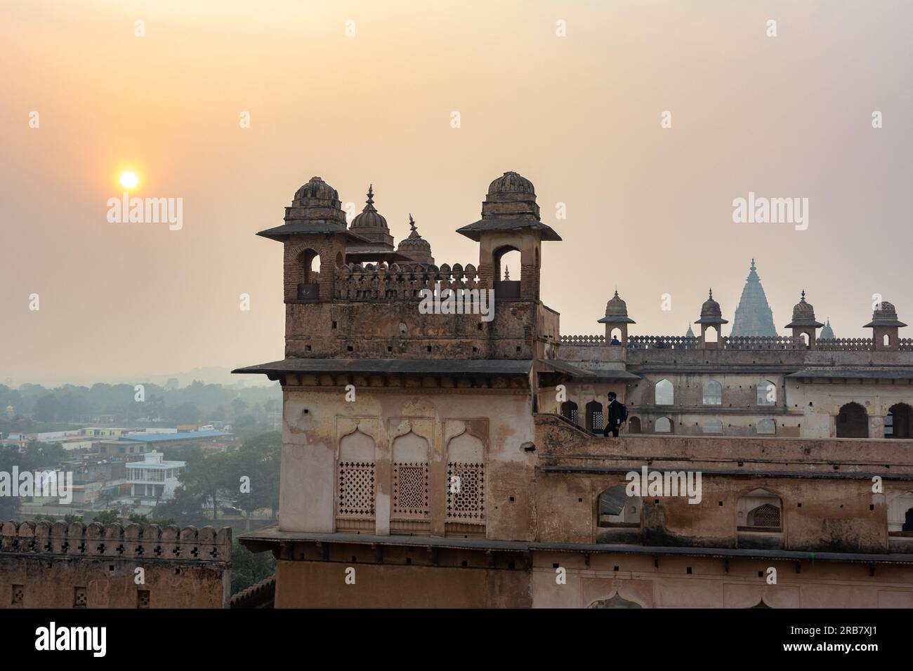 ORCHHA, MADHYA PRADESH, INDIA - DECEMBER 27, 2021: Orchha fort and ...