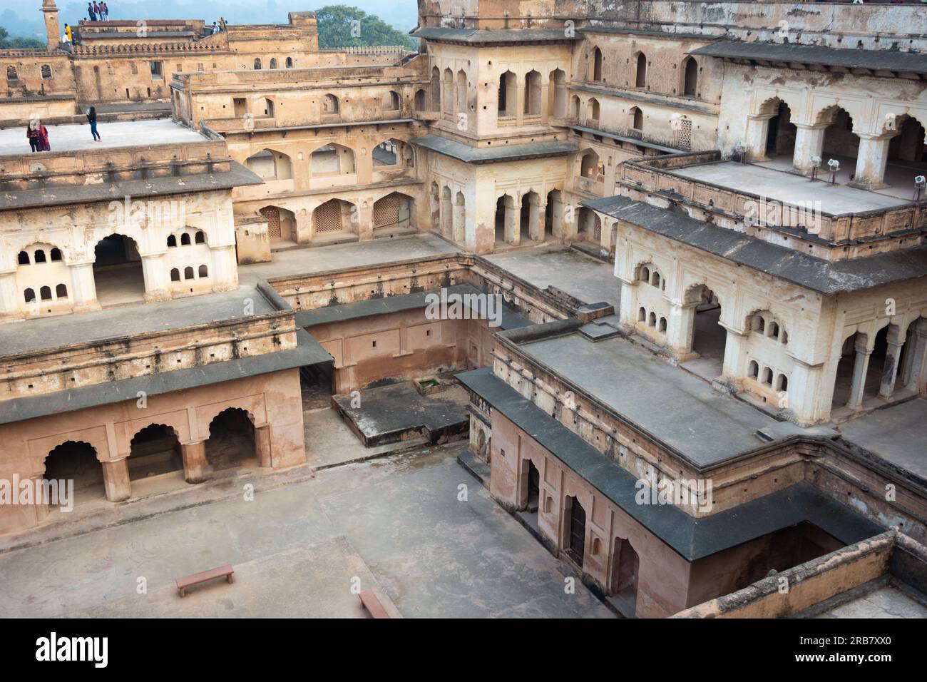 ORCHHA, MADHYA PRADESH, INDIA - DECEMBER 27, 2021: Orchha fort and ...
