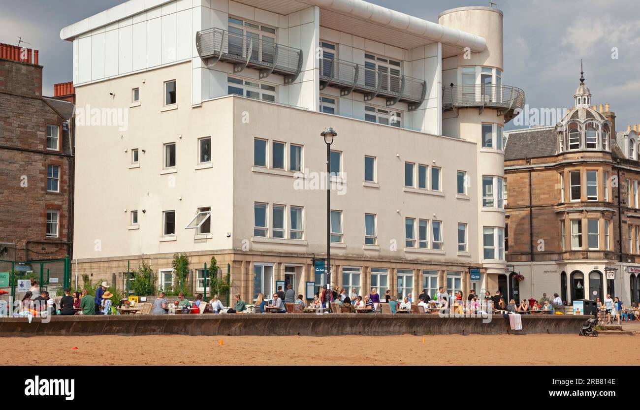 Busy portobello beach hi-res stock photography and images - Alamy
