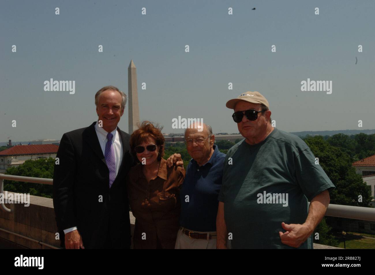 Secretary Dirk Kempthorne receiving visit at Main Interior from members ...
