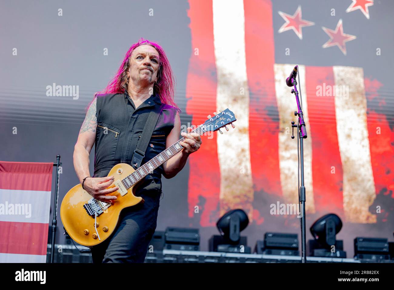 Skid row bassist hi-res stock photography and images - Alamy