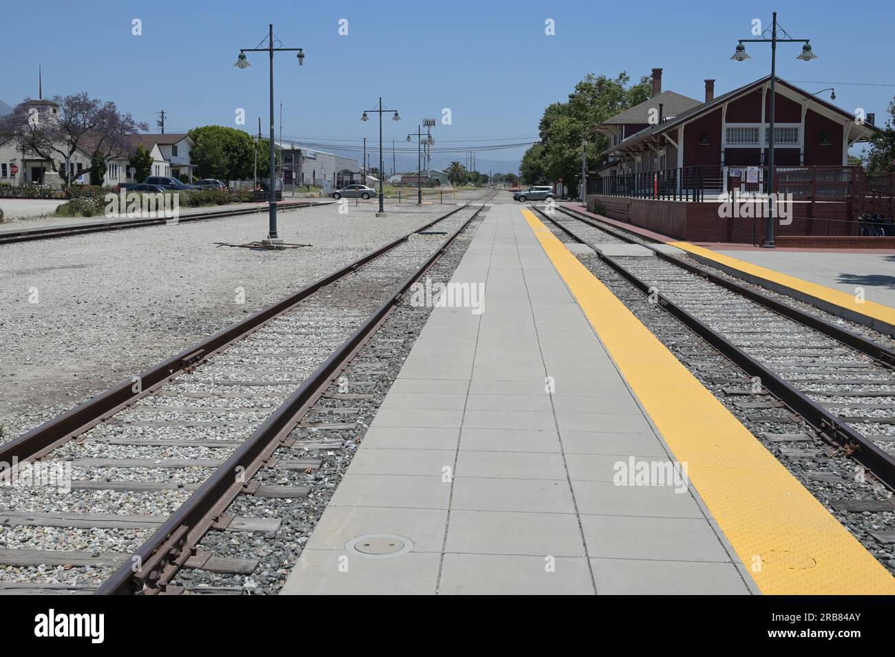 Railroad tracks at Santa Paula, California Stock Photo - Alamy