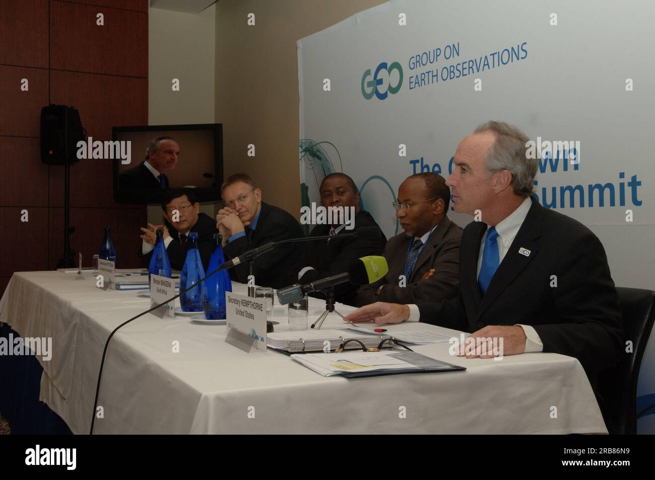 Highlight views from the Group on Earth Observations (GEO) Ministerial ...