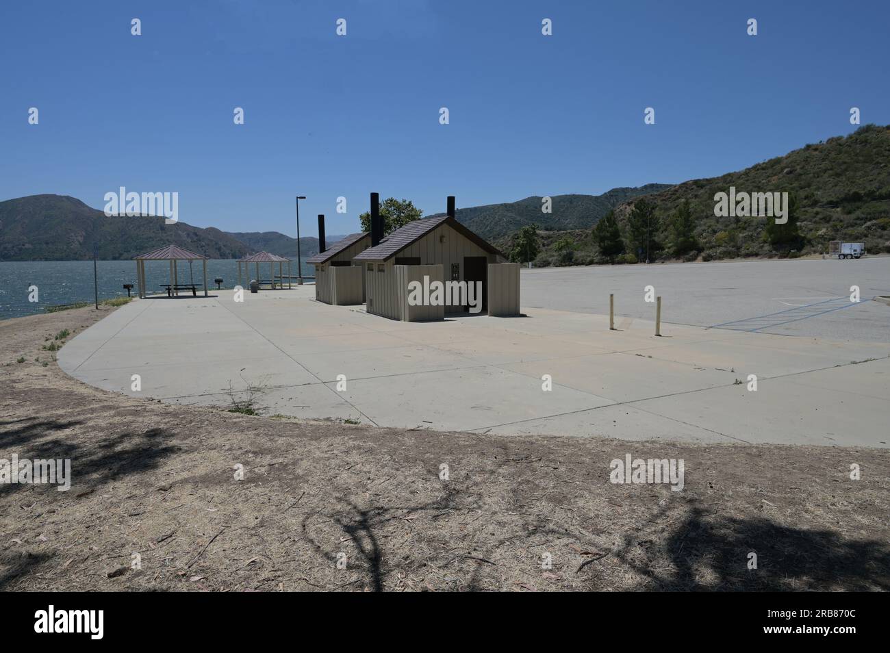 Restrooms at Lake Piru at Ventura County, California Stock Photo - Alamy