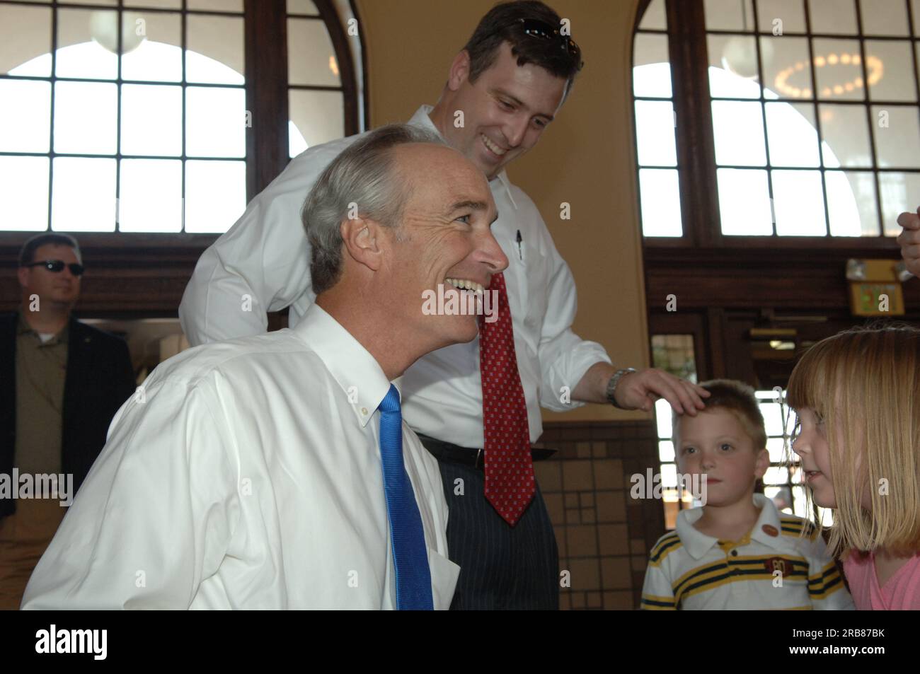 Secretary Dirk Kempthorne with members of the family of his Senior ...