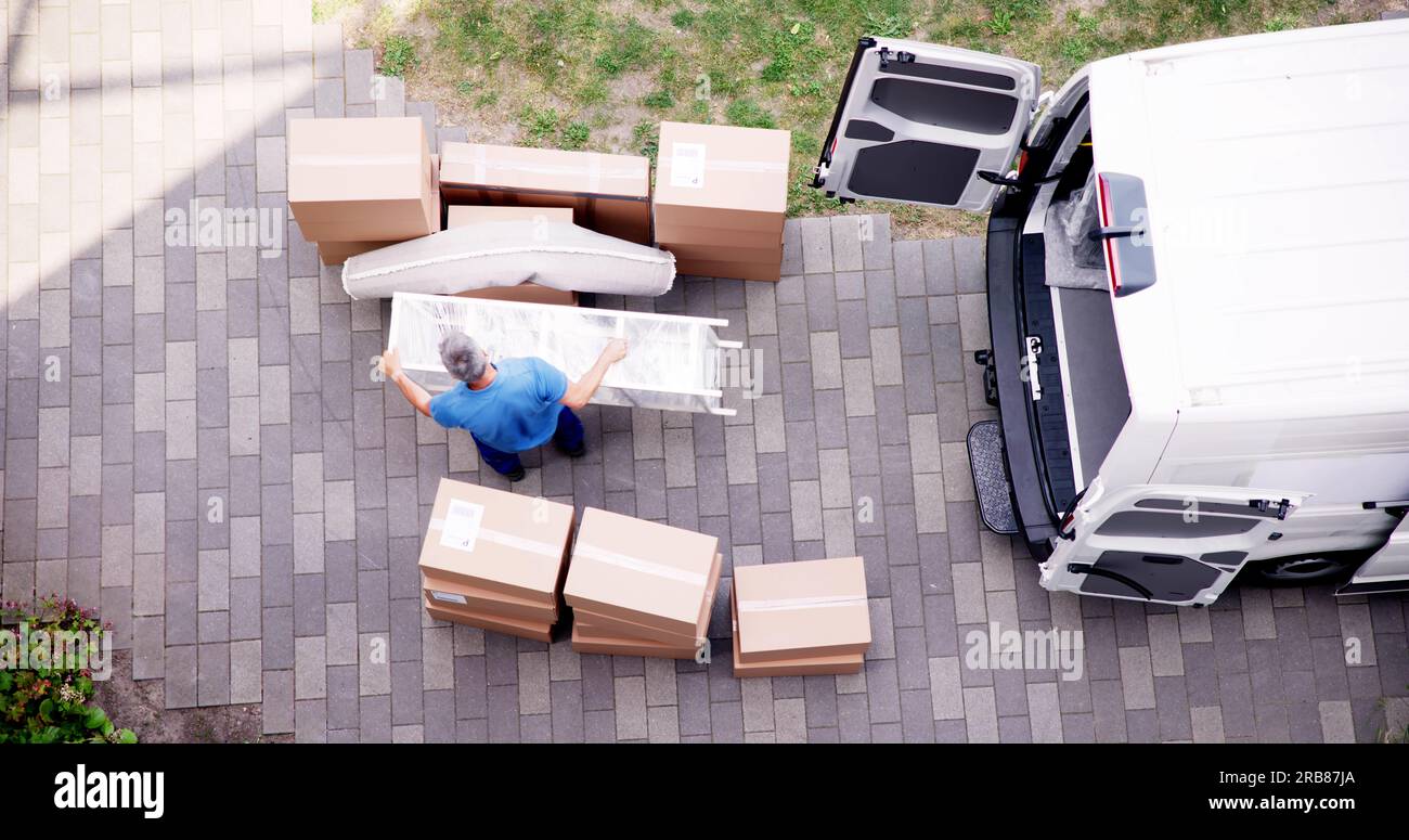 Removals van driver hi-res stock photography and images - Alamy