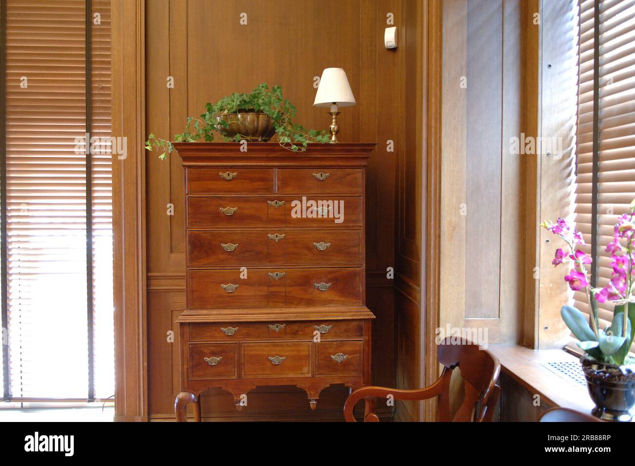 Authority visuals hi-res stock photography and images - Alamy