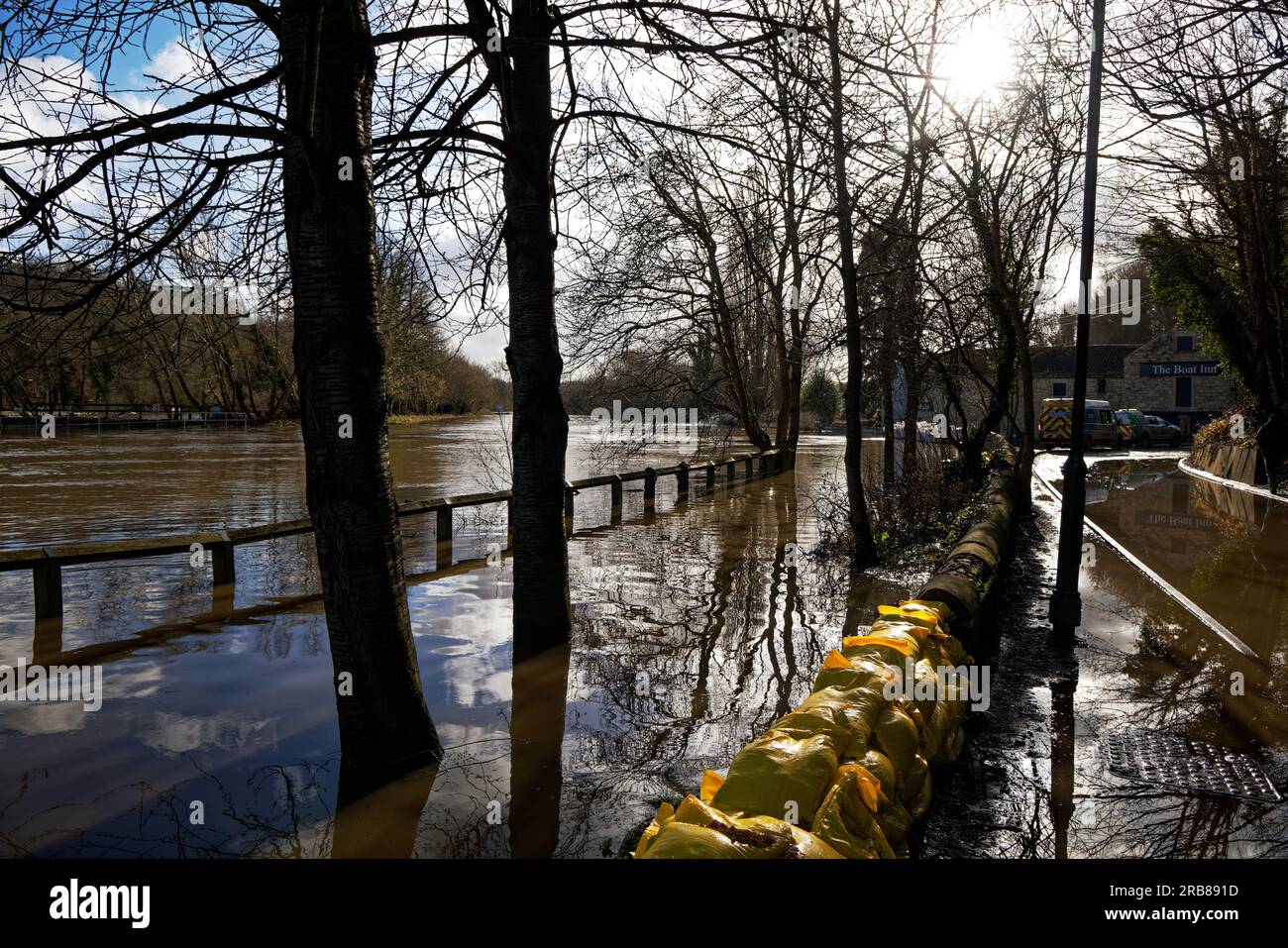 River Don Flooding February 2021 Stock Photo - Alamy