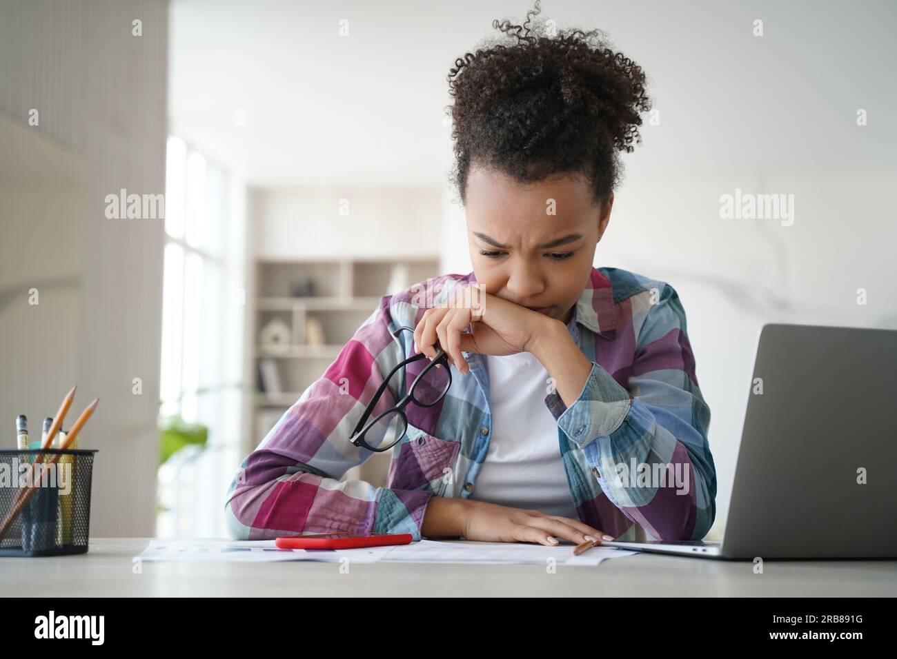 Study desk teen concentrate hi-res stock photography and images - Alamy