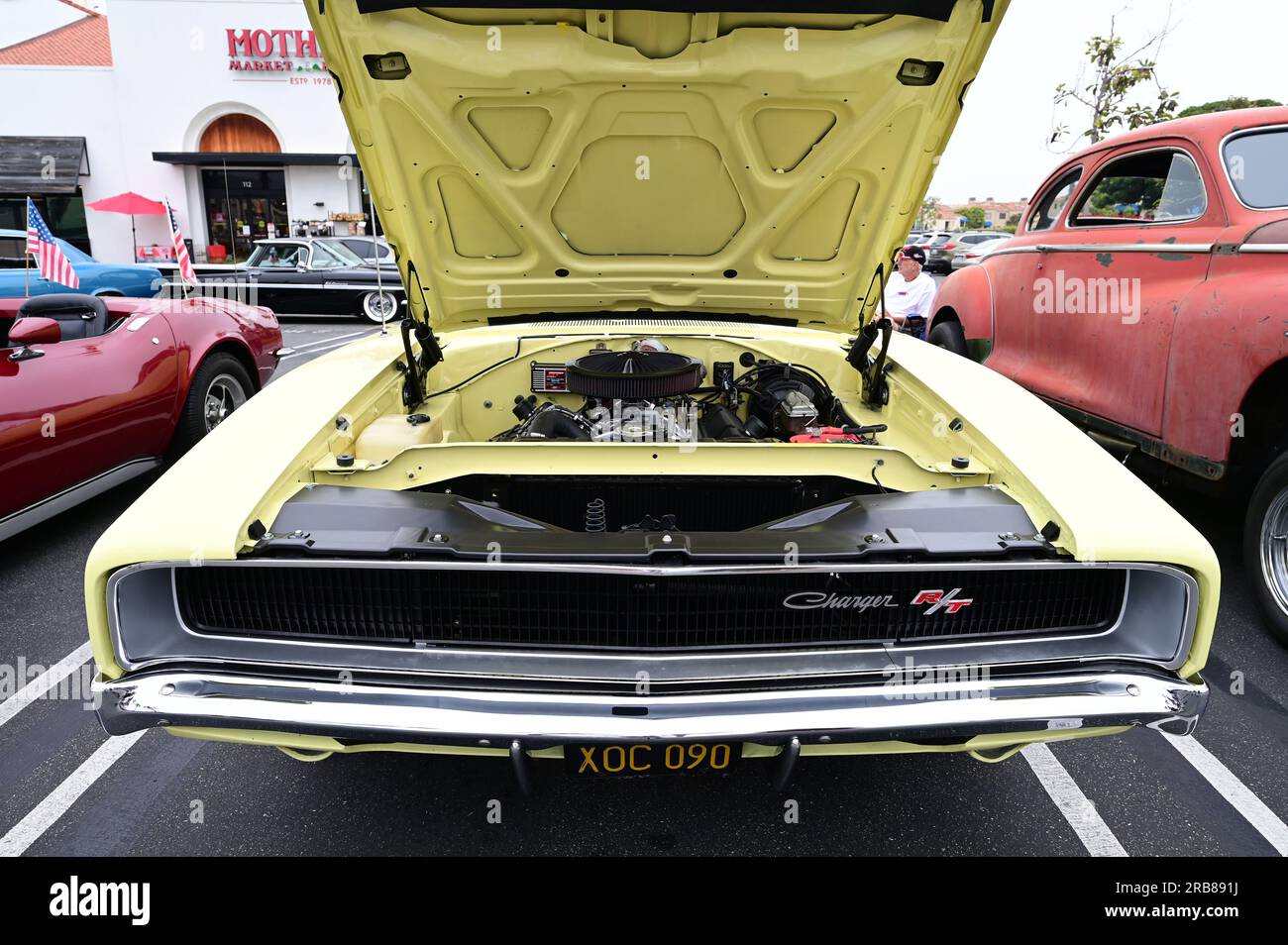 The engine of a Dodge Charger Stock Photo - Alamy