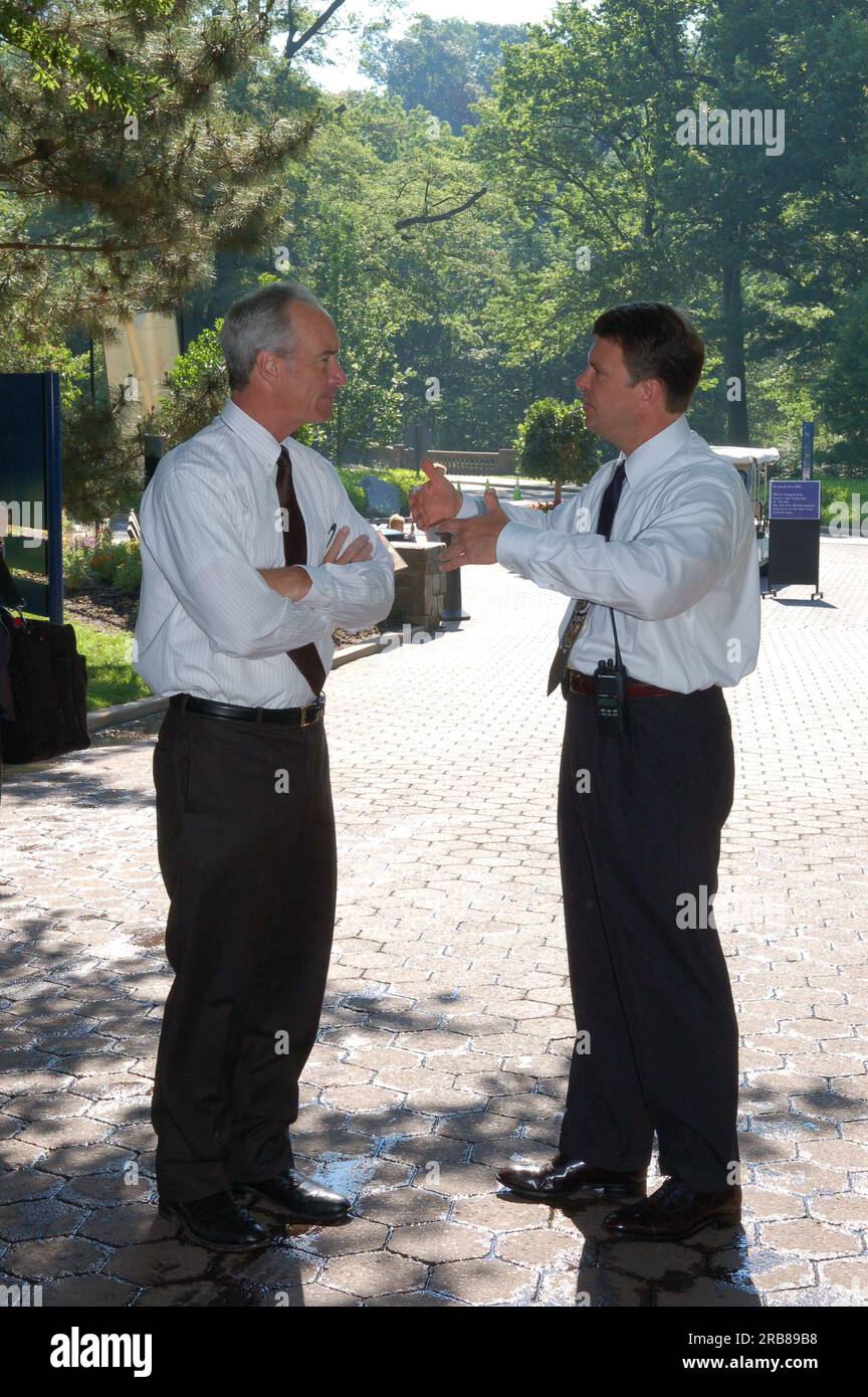 Visit of Secretary Dirk Kempthorne to the National Zoo, Washington, D.C ...