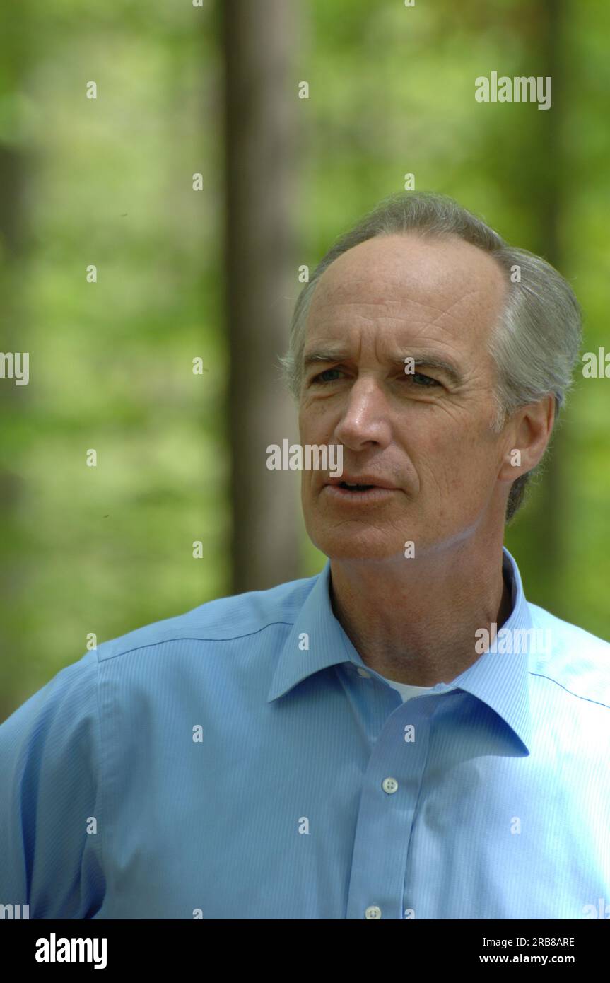 Closeups of Secretary Dirk Kempthorne during taping of migratory birds ...