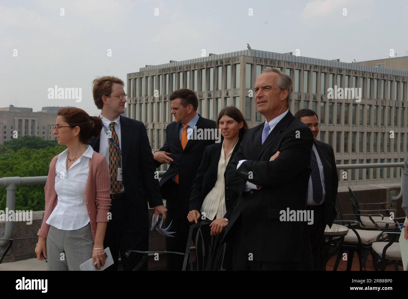 Secretary Dirk Kempthorne signing papers, at Main Interior ceremony ...