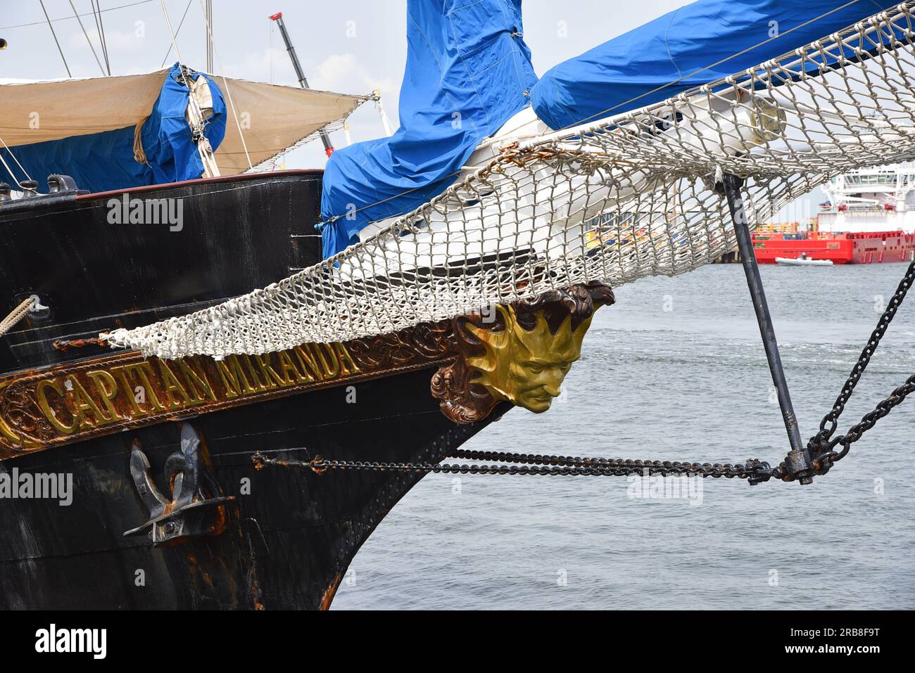 Carved figurehead on bow ship hi-res stock photography and images - Alamy