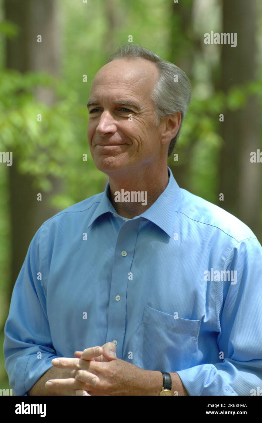 Closeups of Secretary Dirk Kempthorne during taping of migratory birds ...