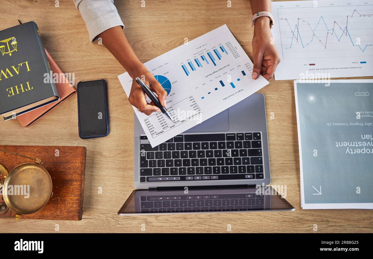 Graphs charts books hi-res stock photography and images - Alamy