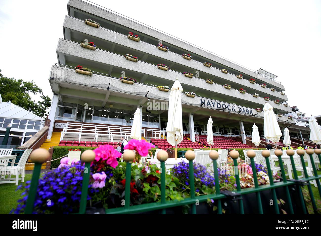 A general view of haydock park racecourse hi-res stock photography and ...