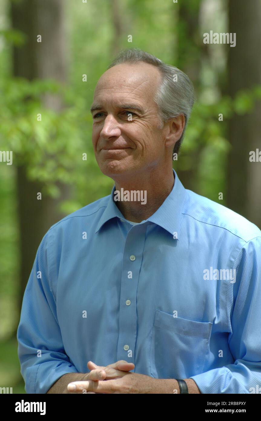 Closeups of Secretary Dirk Kempthorne during taping of migratory birds ...