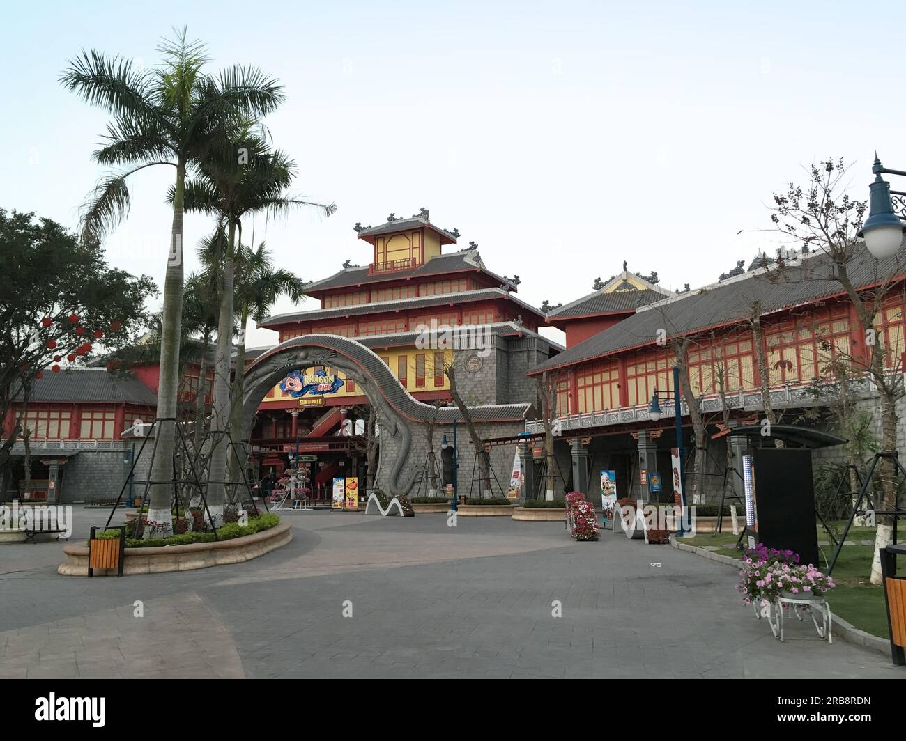 Khu du lich sun world o thanh pho ha long hi-res stock photography and ...