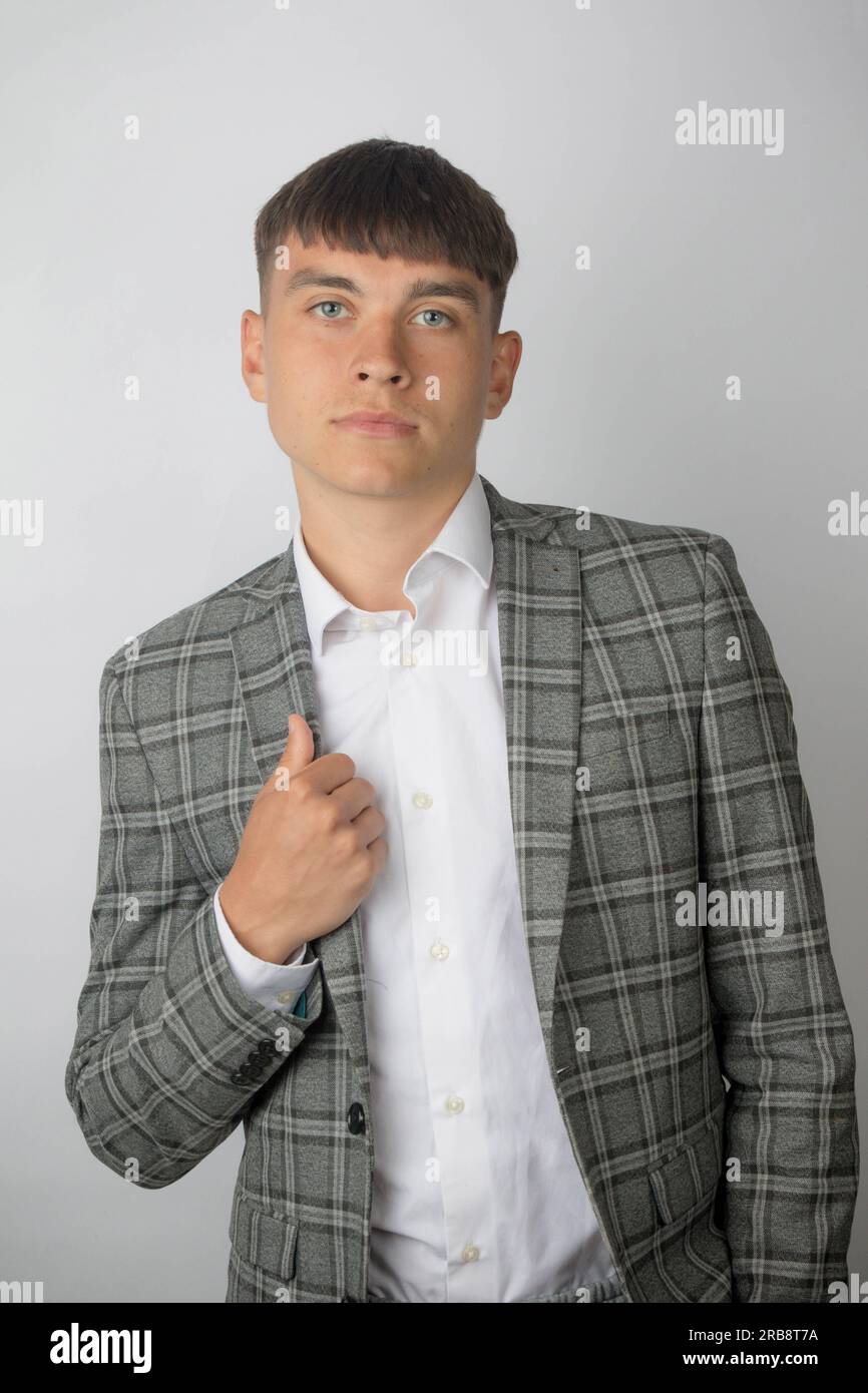Wearing open neck shirt hi-res stock photography and images - Alamy