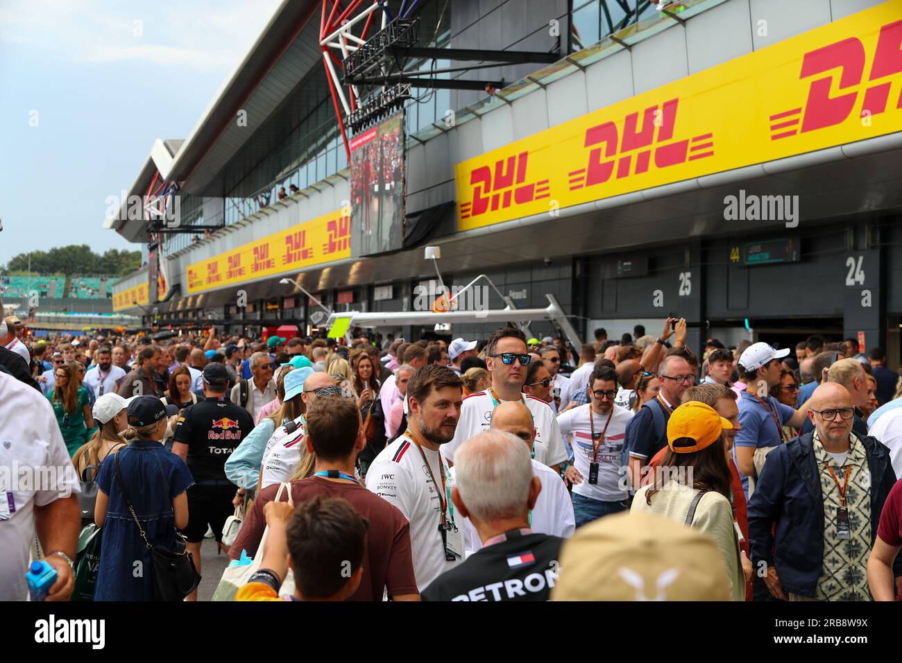 Supporters on the pitlane during FORMULA 1 ARAMCO BRITISH GRAND PRIX ...