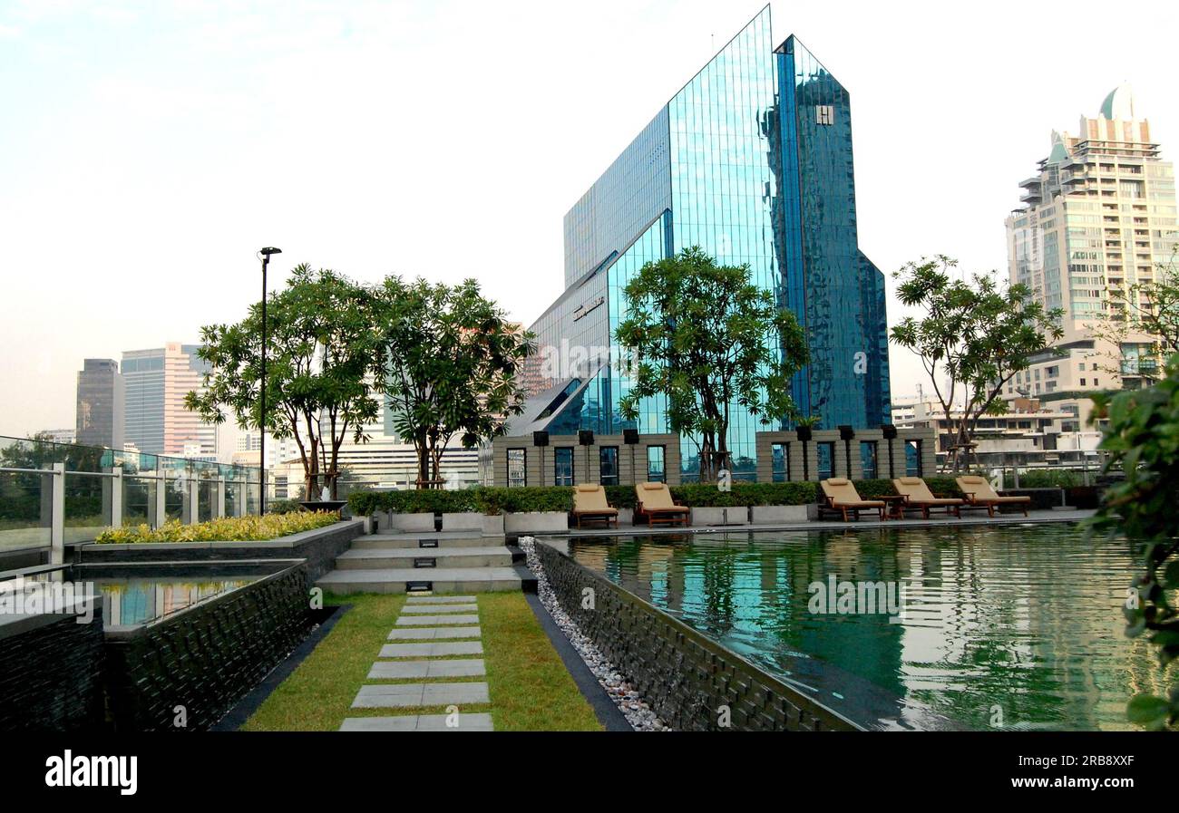 Marriott executive suites swimming pool hi-res stock photography and ...