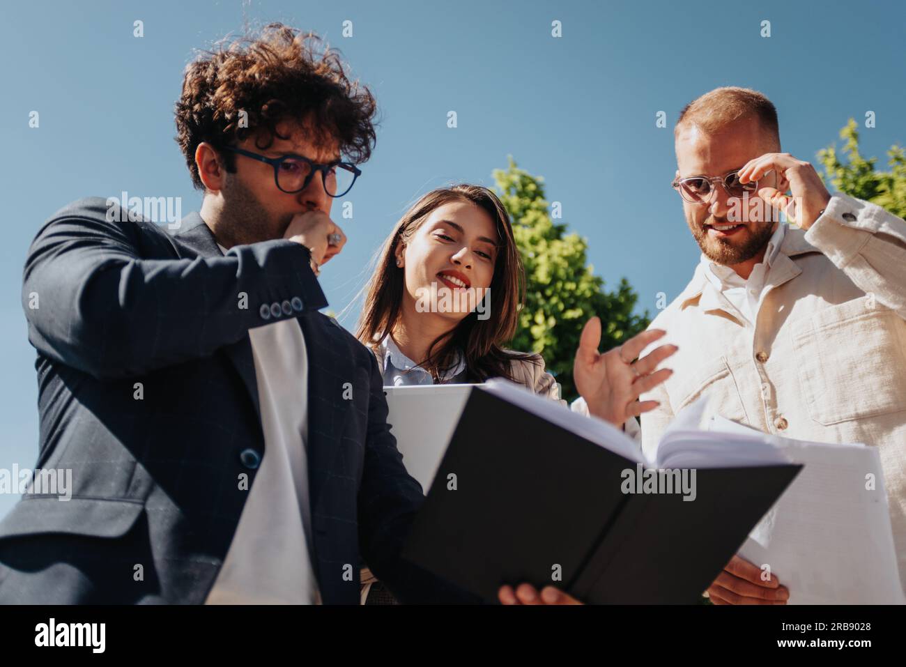 Business people discussing business plan together in a good atmosphere ...