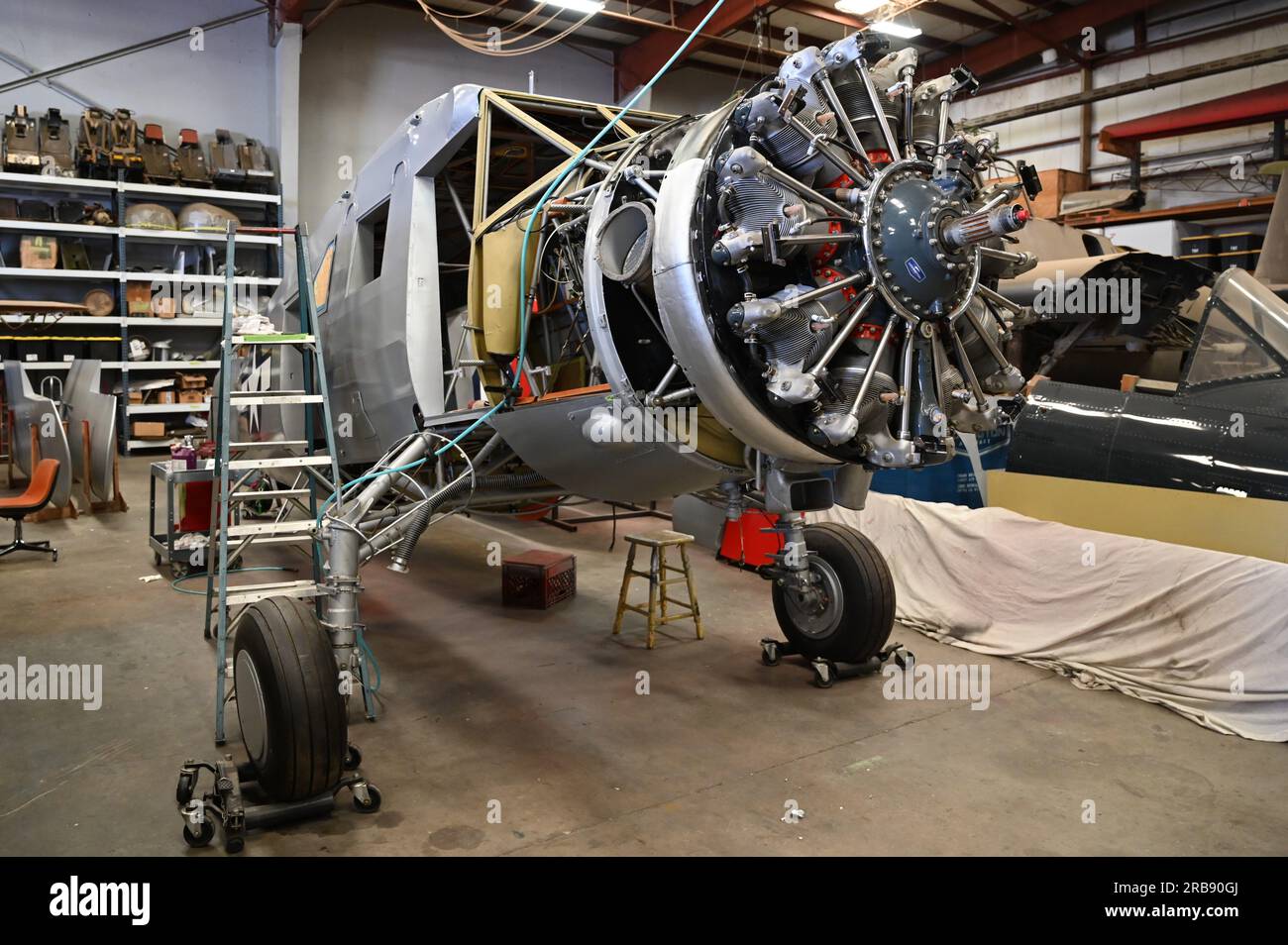 Engine mounts hi-res stock photography and images - Alamy