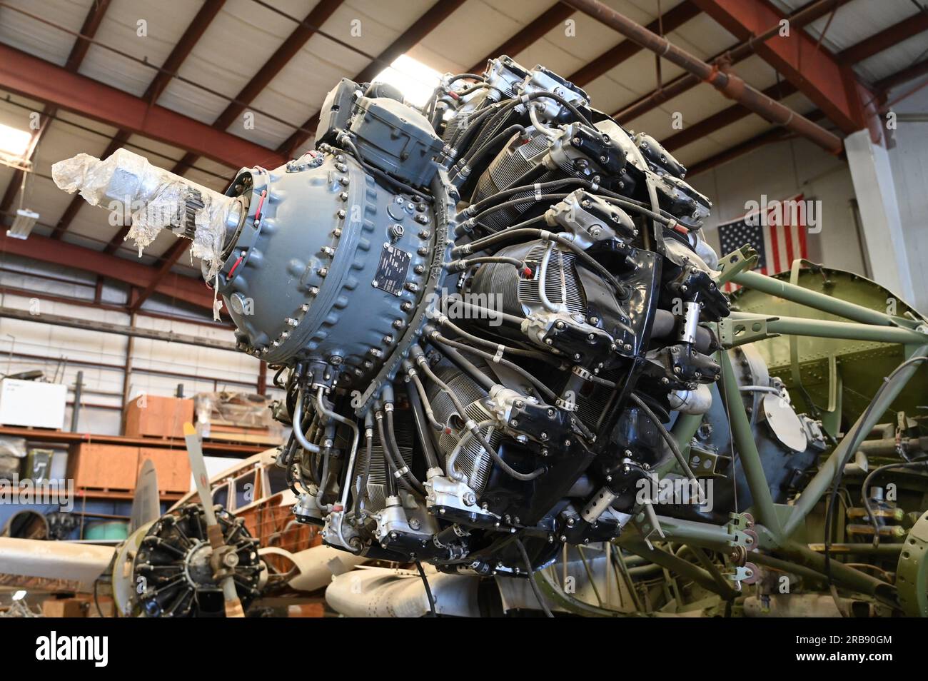 Engine mounts hi-res stock photography and images - Alamy