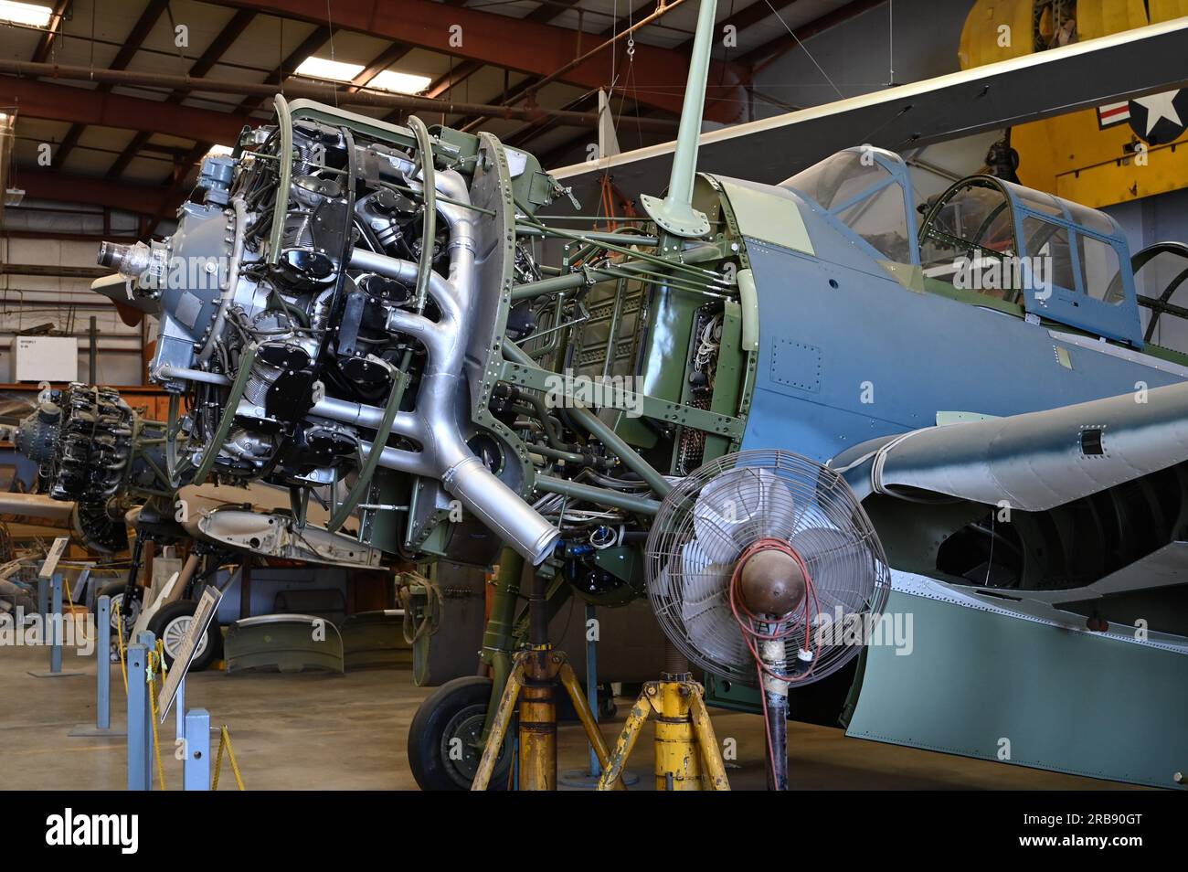 Engine mounts hi-res stock photography and images - Alamy