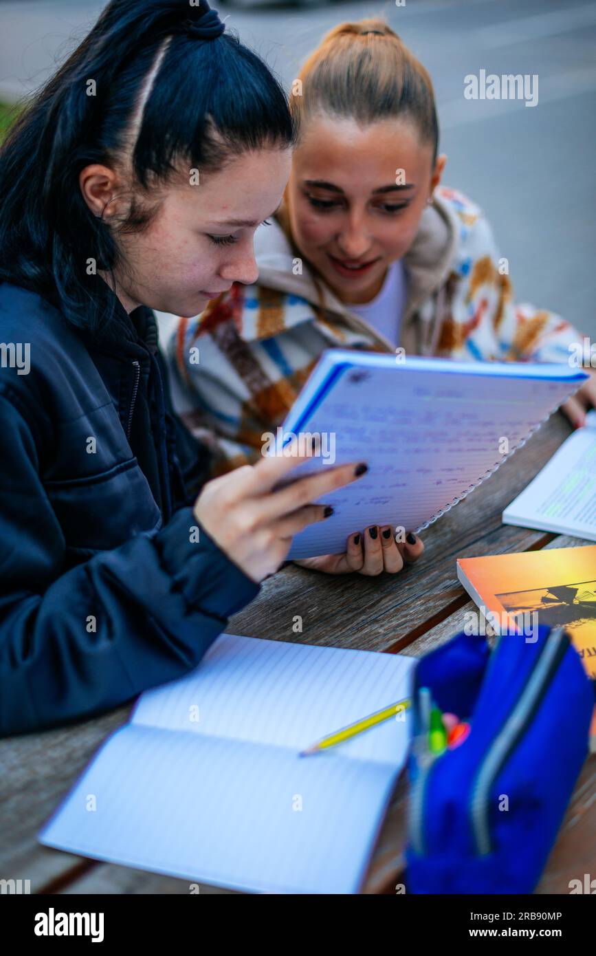 Girl underlining hi-res stock photography and images - Alamy