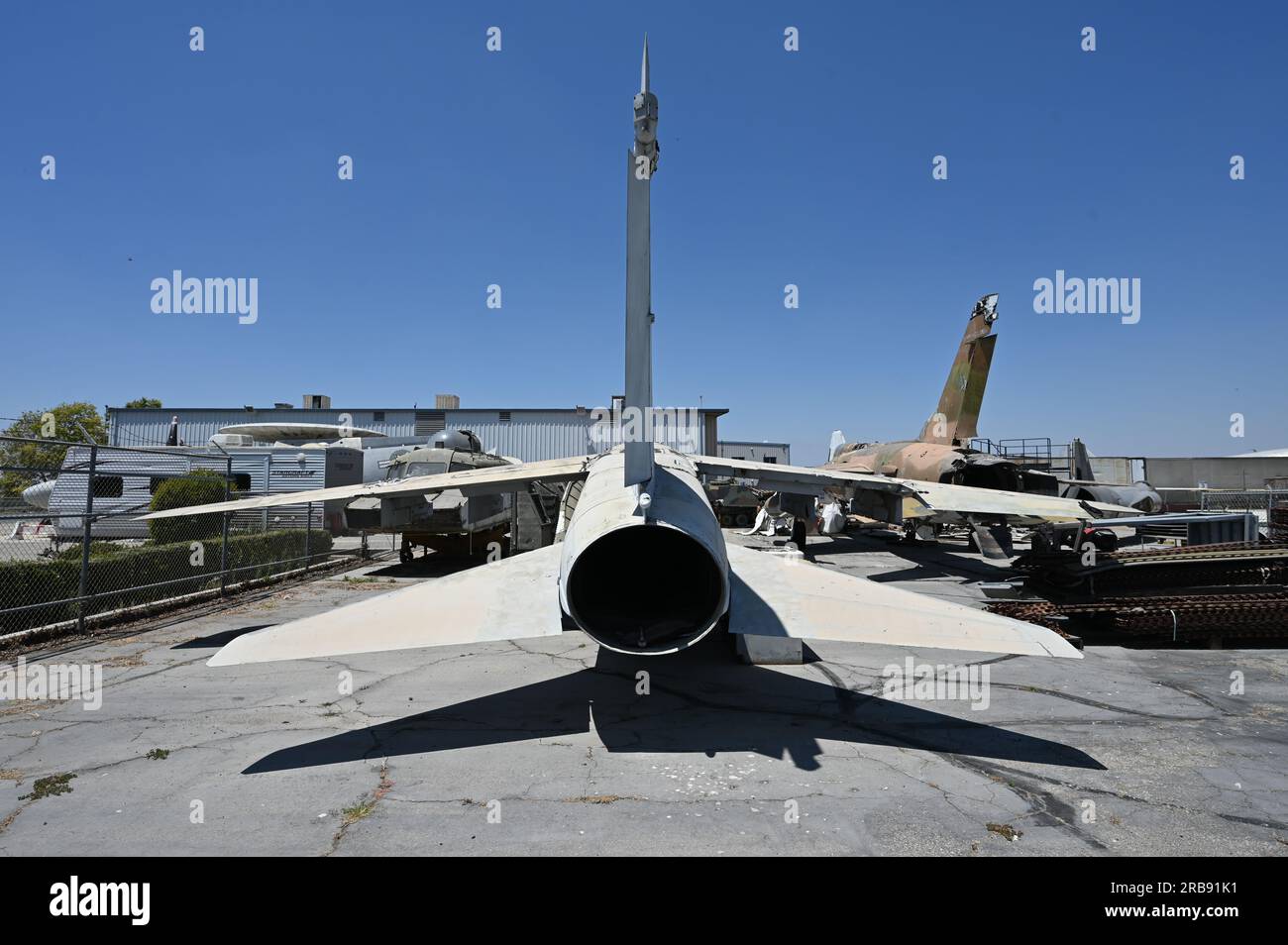 Plane rotting in an aircraft bone yard Stock Photo - Alamy