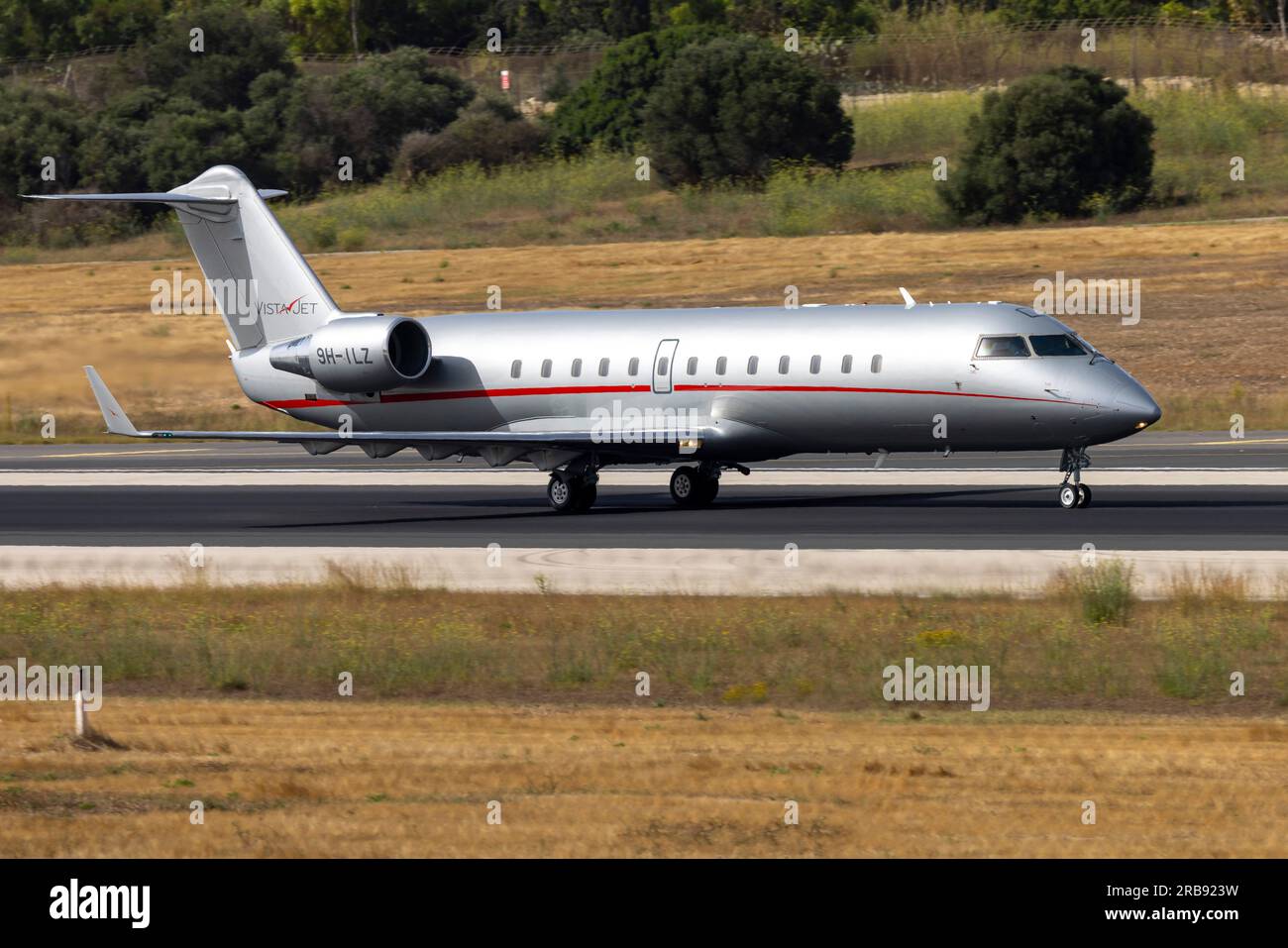 VistaJet Malta Bombardier Challenger 850 (CRJ-200SE - CL-600-2B19) (REG: 9H-ILZ) taking off ...