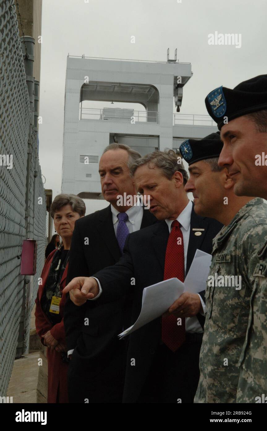 Visit of Secretary Dirk Kempthorne to the Folsom Dam Overlook and ...