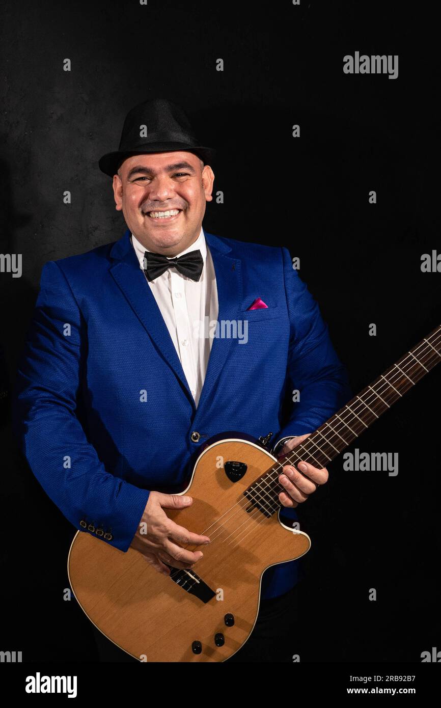 Black background rock hi-res stock photography and images - Alamy