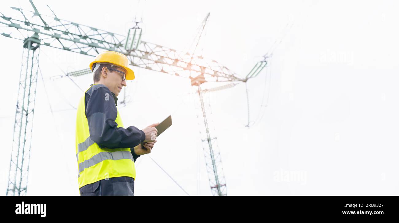 Power line maintenance hi-res stock photography and images - Alamy