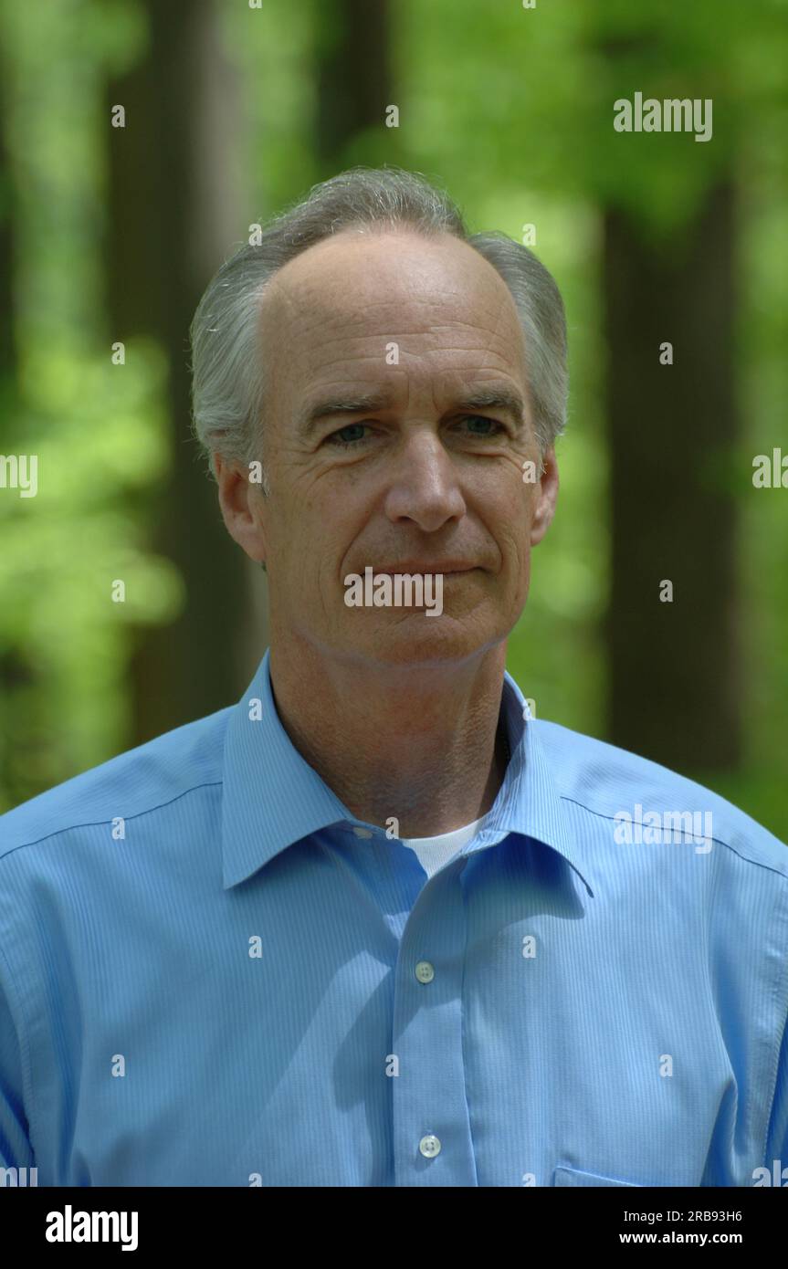 Closeups of Secretary Dirk Kempthorne during taping of migratory birds ...