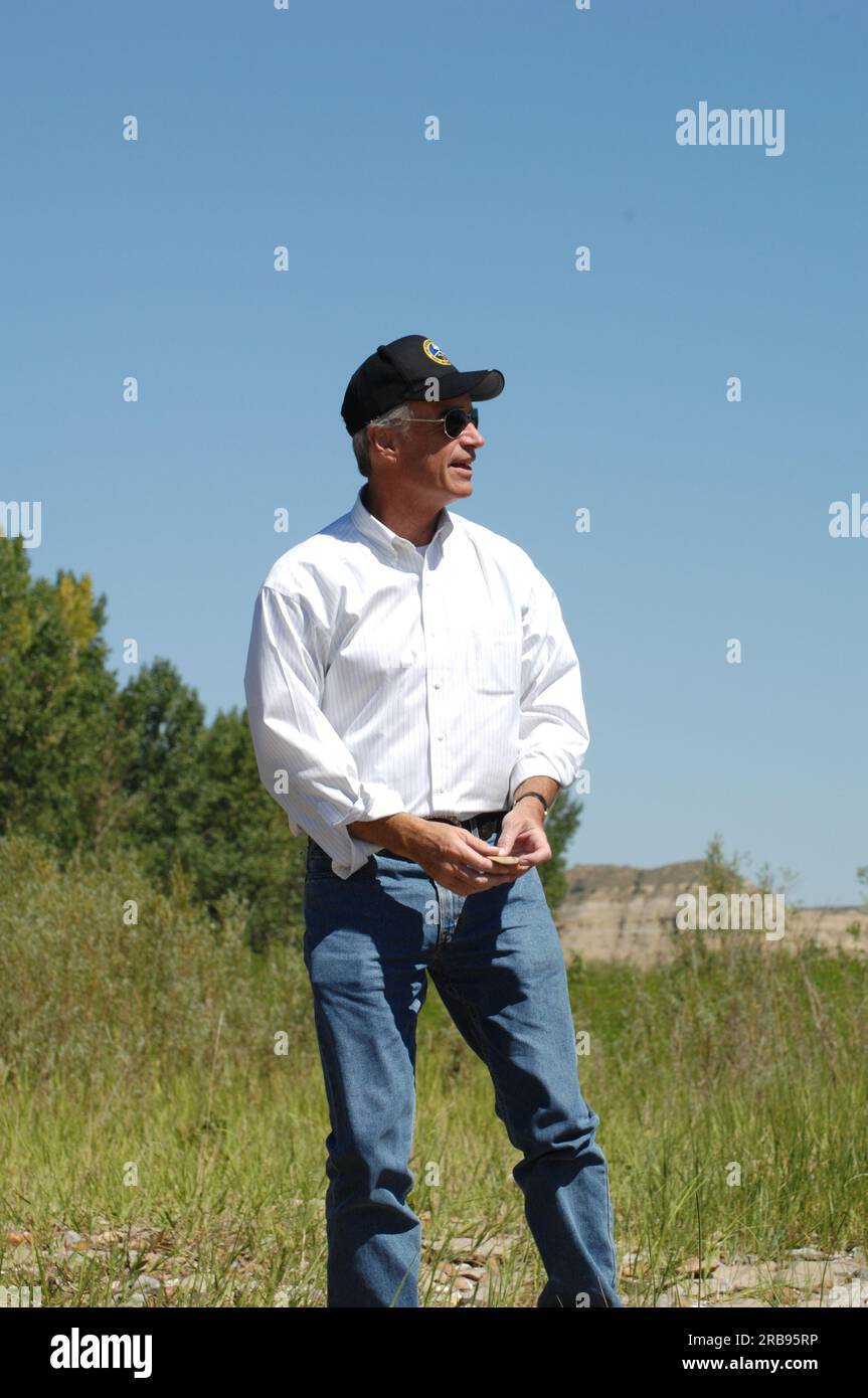 Visit of Secretary Dirk Kempthorne and aides to Theodore Roosevelt ...