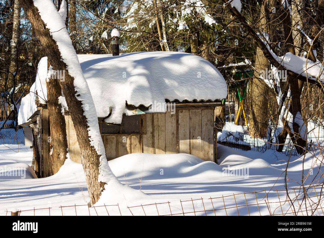 The roof of a wooden shed covered with snow after a long snowfall Stock ...