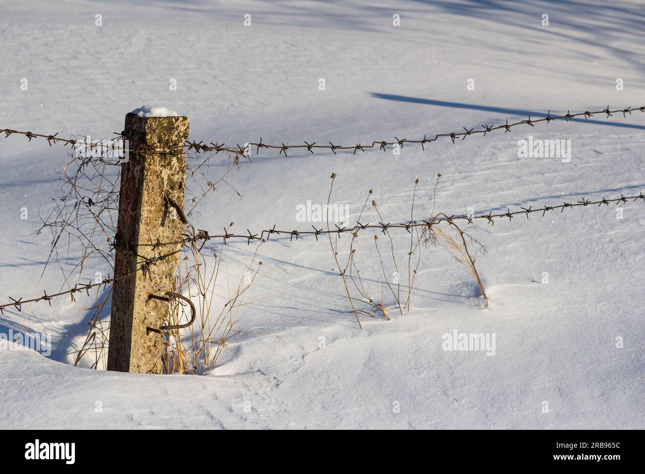 Perimeter fence snow hi-res stock photography and images - Alamy