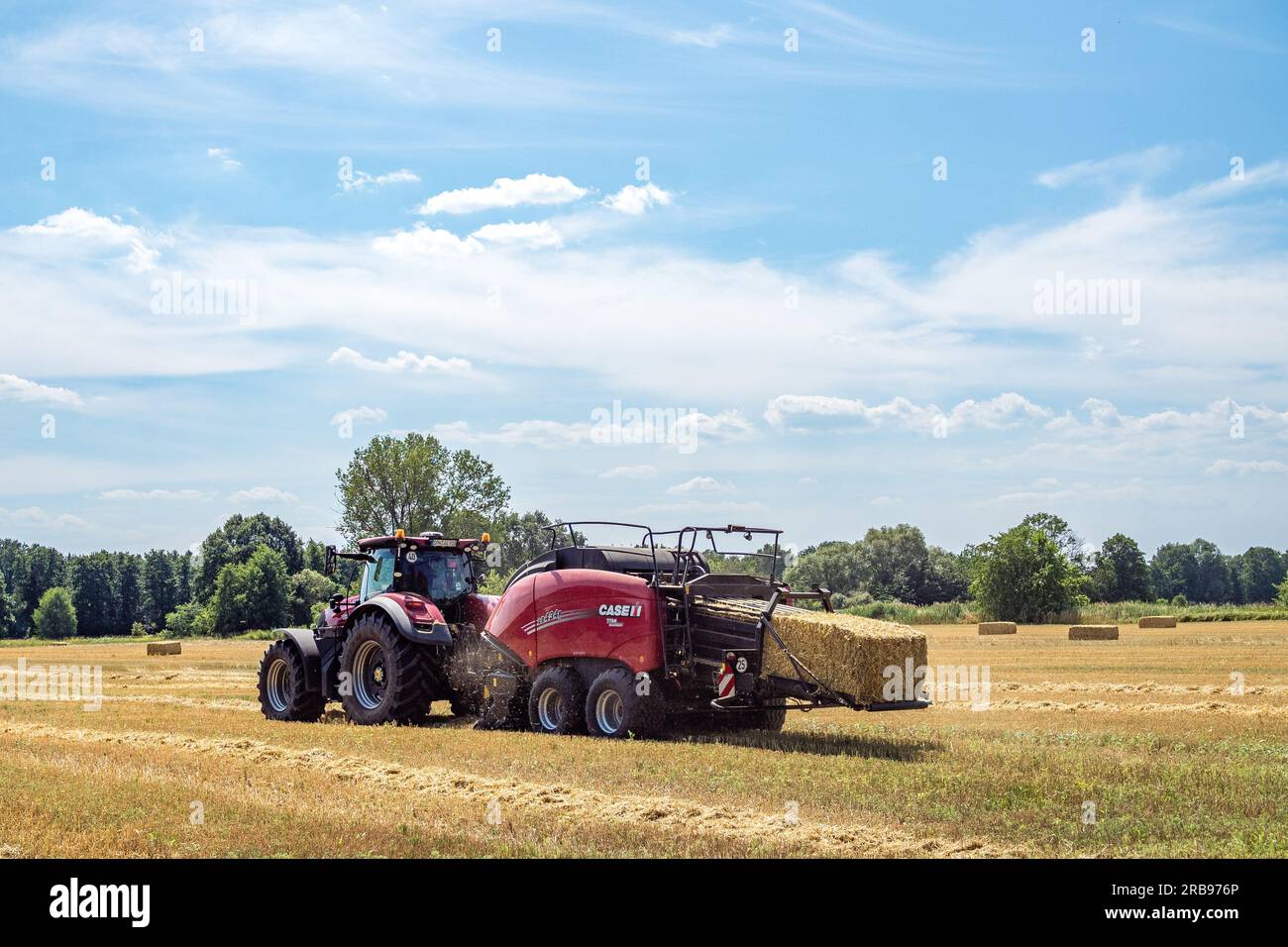Cuboid bales hi-res stock photography and images - Alamy