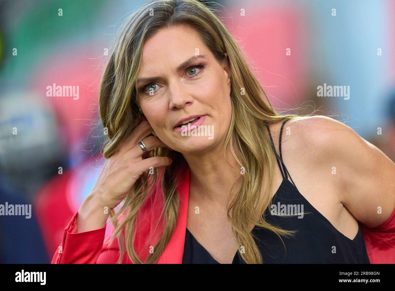 Julia Scharf, Moderatorin, Sportmoderatorin, Das Erste, ARD, in the ...