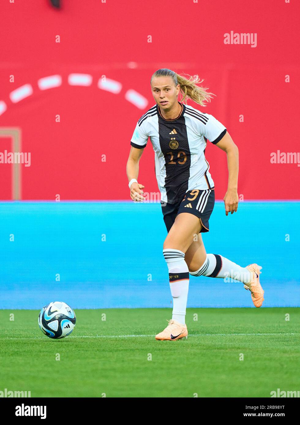 Klara BÜHL, DFB Frauen 19 in the friendly DFB women match GERMANY ...