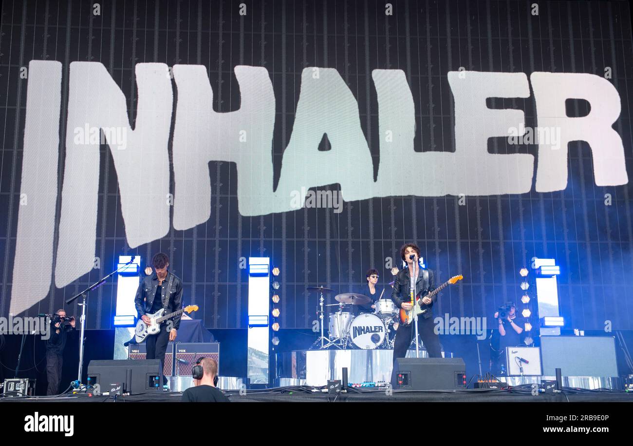 Inhaler entertainment hi-res stock photography and images - Alamy