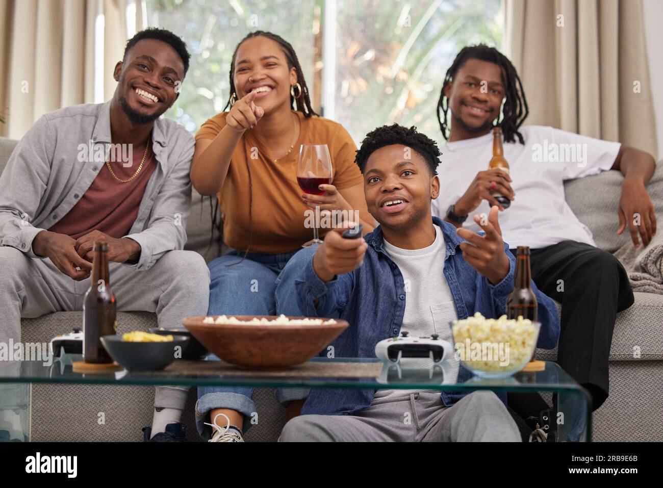Friends watching television wine hi-res stock photography and images ...